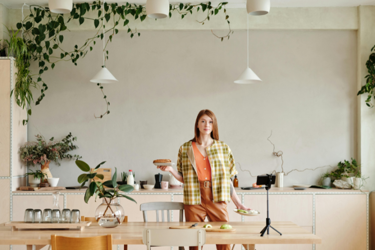 10 Beautiful Ways to Decorate Your Kitchen with Plants - The Run Time